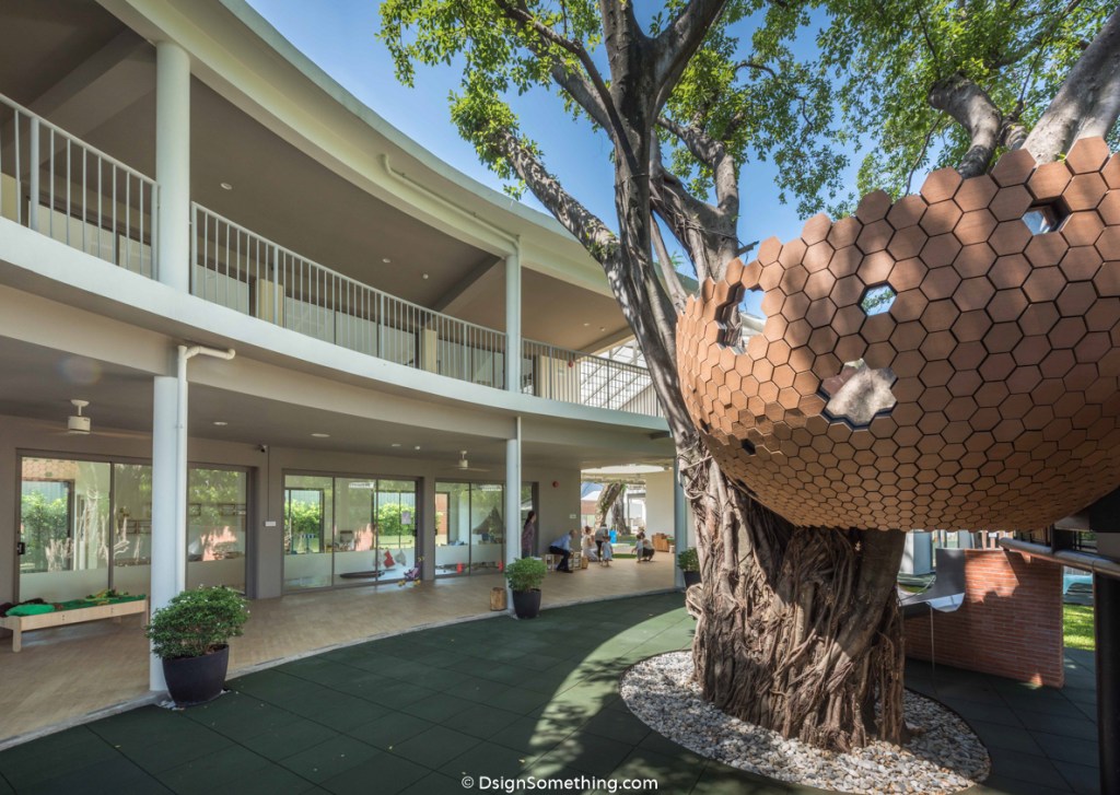 โรงเรียนที่ให้เด็กเข้าไปเรียนรู้จากต้นไม้ พื้นหญ้าและธรรมชาติ ...