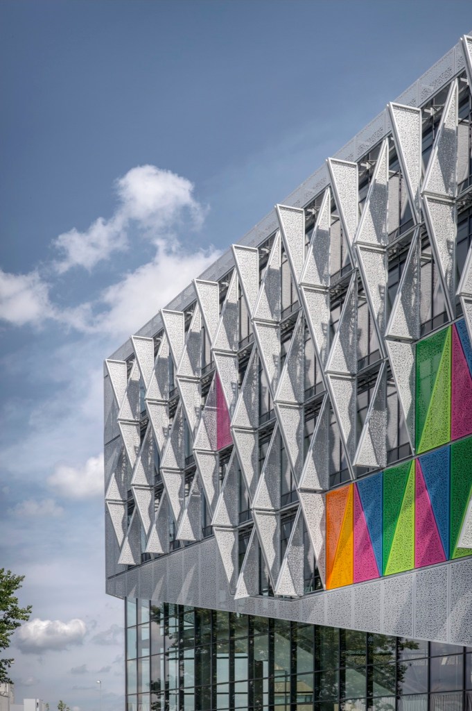 5 Façades อัจฉริยะที่แปรเปลี่ยนไปตามสภาพแวดล้อมและฤดูกาล - Design Makes ...