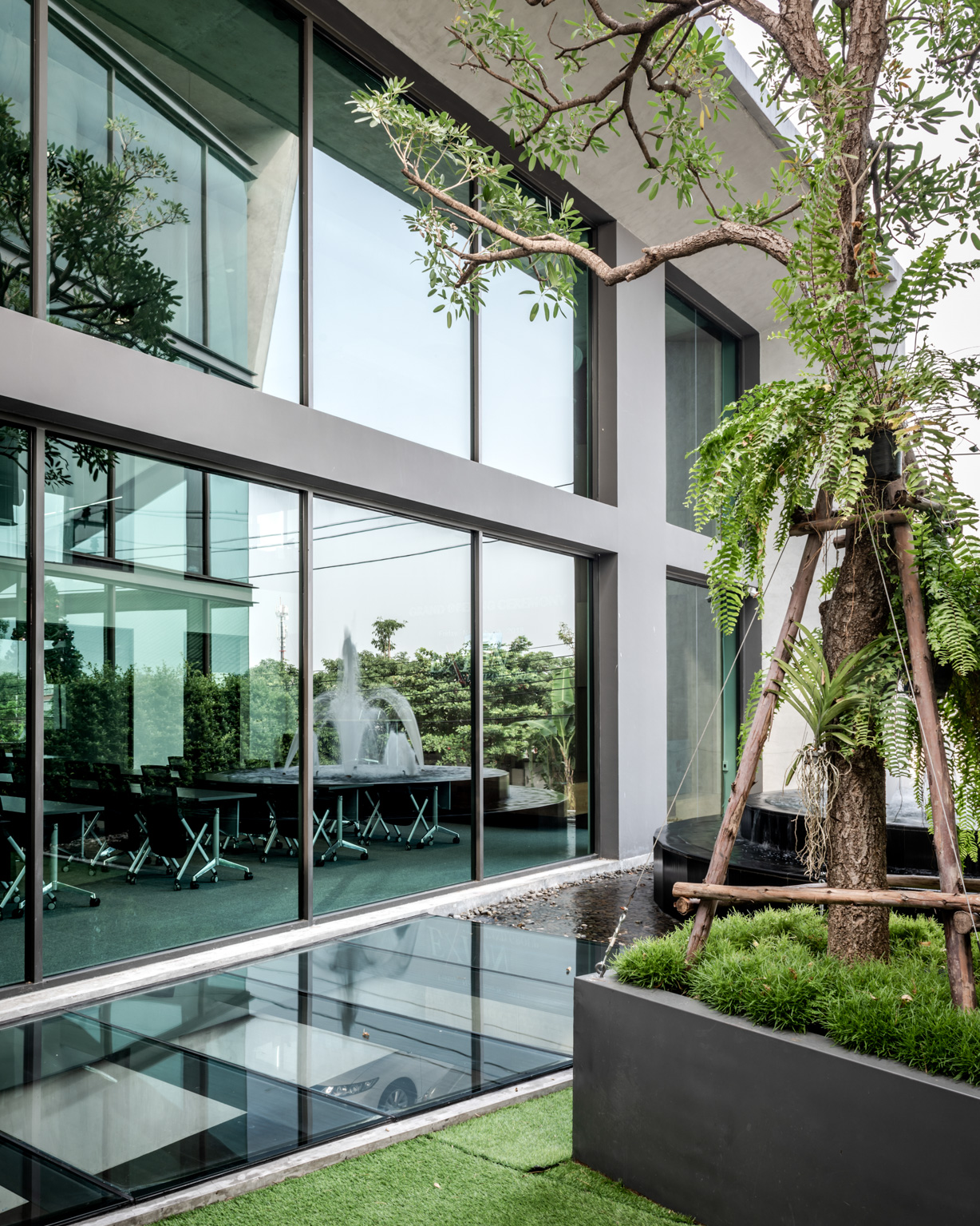 EXION OFFICE BUILDING สถาปัตยกรรมเคลื่อนที่ ด้วยไดนามิกจากเส้นสายโฉบ ...