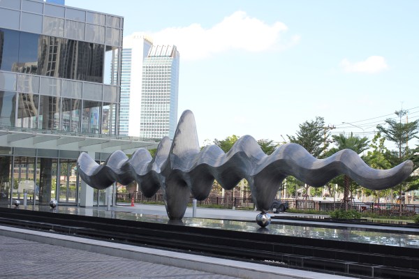 Dong Sculpture ประติมากรผู้สรรสร้างงานศิลปะเพื่อส่งเสริมงานสถาปัตยกรรม ...