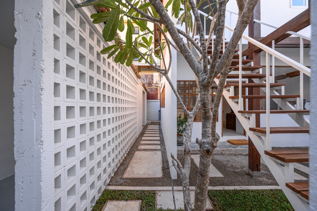ORANGE BADMINTON ความไม่สมบูรณ์แบบที่ลงตัวและน่าอยู่ที่สุด - Design ...
