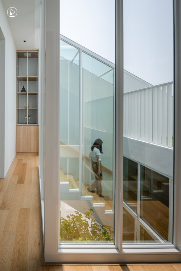 House Enfold เปลี่ยนบ้านธรรมดาให้แสนพิเศษ ด้วยสเปซที่โอบกอดธรรมชาติ ...
