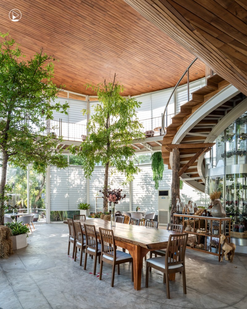 The Hay Equestrian Center & Eatery สถาปัตยกรรมที่ออกแบบเพื่อสร้างความ ...