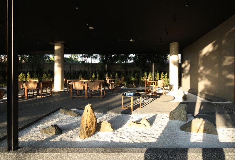 Livist Resort รีสอร์ทที่ใช้สถาปัตยกรรมเชื้อเชิญผู้คนมาแหวกว่ายกลางสระ ...