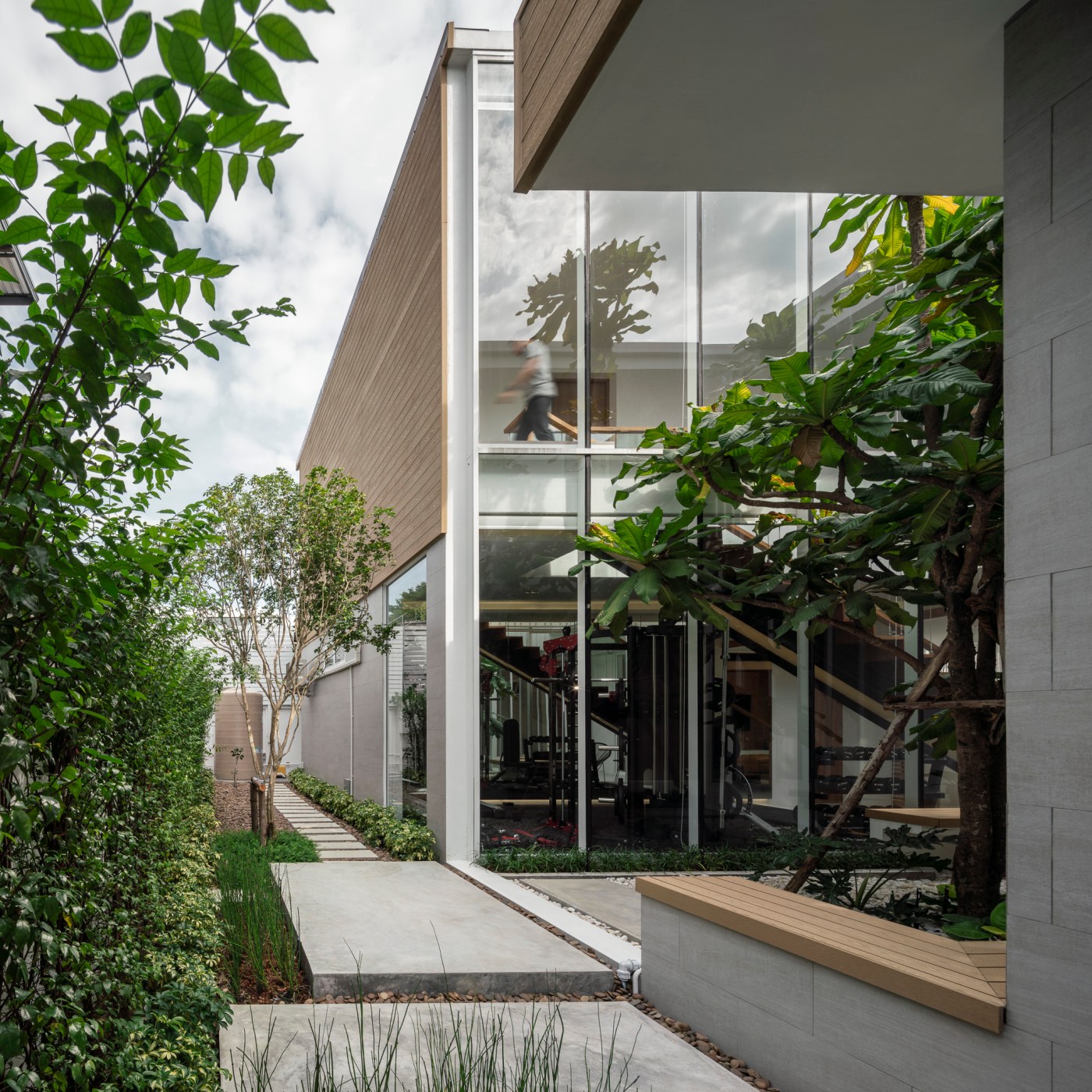 81 Trans-(parent) House จากบ้านทรงกล่องเต็มผืนที่ดิน สู่การเปลี่ยนถ่าย ...