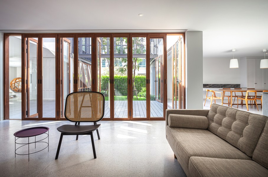 #11 II /Number Eleven the Second/ ความทรงจำเก่าที่ถูกบรรจุไว้ภายในอาคาร ...