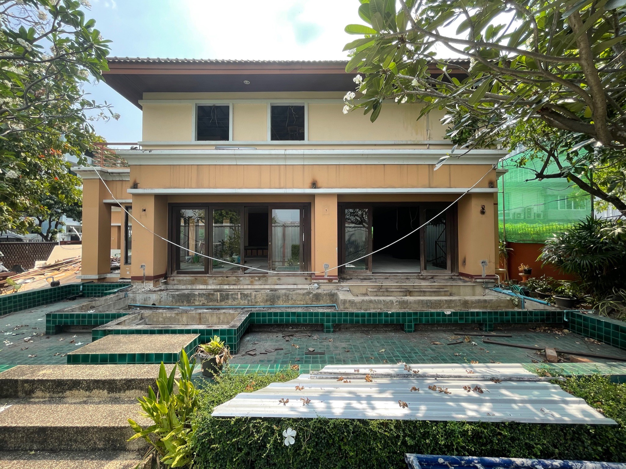 Revived House ชุบชีวิตบ้านเก่าให้เกิดความรู้สึกใหม่และร่วมสมัยในแบบ Post-Modern - Dsign Something