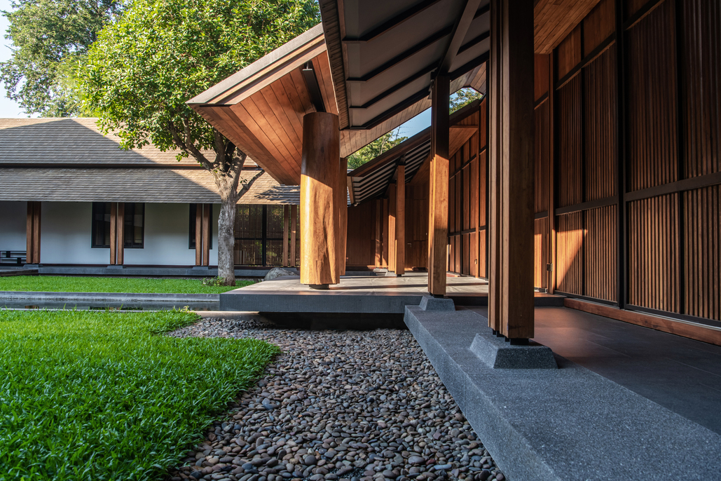 “3-Gen House” บ้านสไตล์ Modern Tropical ที่โอบรับชีวิตแสนสงบของคนทั้ง 3 ...