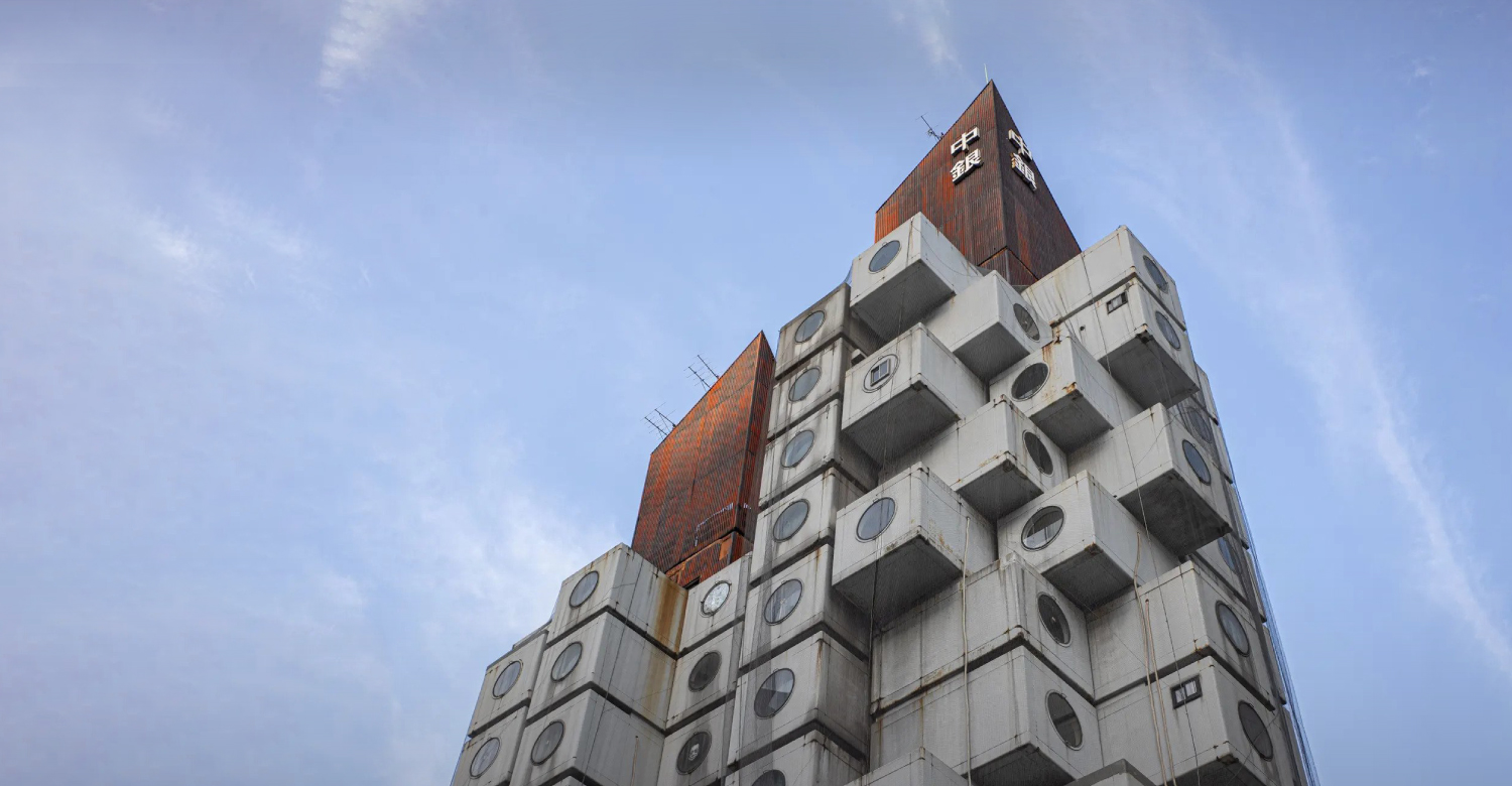 เมื่อสถาปัตยกรรมยุค 1970 อย่าง Nakagin Capsule Tower กำลังจะถูก ‘รื้อ ...