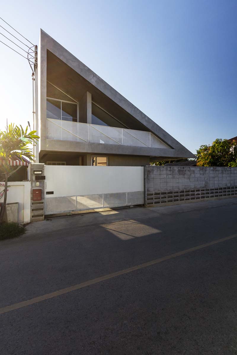 Right Triangle House ดีไซน์เรียบง่ายของบ้านสามเหลี่ยมที่เปี่ยมไปด้วย ...