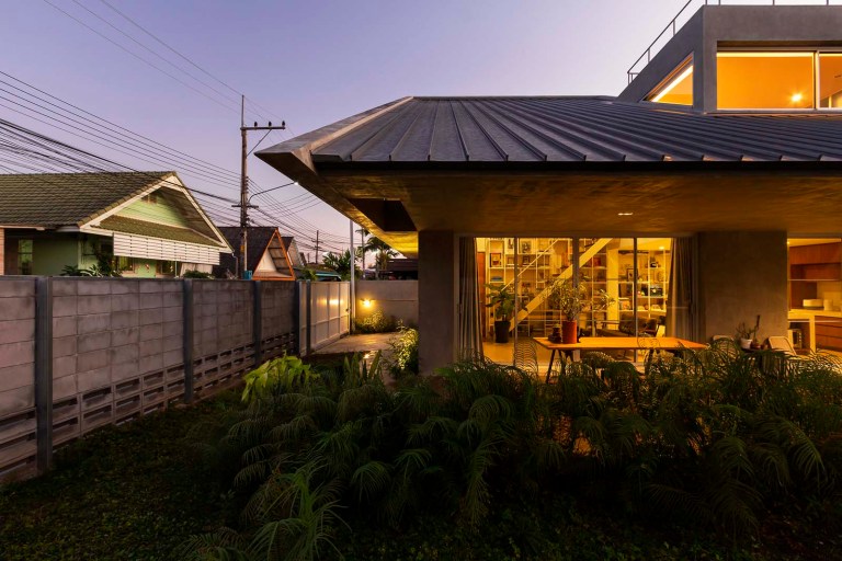 Right Triangle House ดีไซน์เรียบง่ายของบ้านสามเหลี่ยมที่เปี่ยมไปด้วย ...