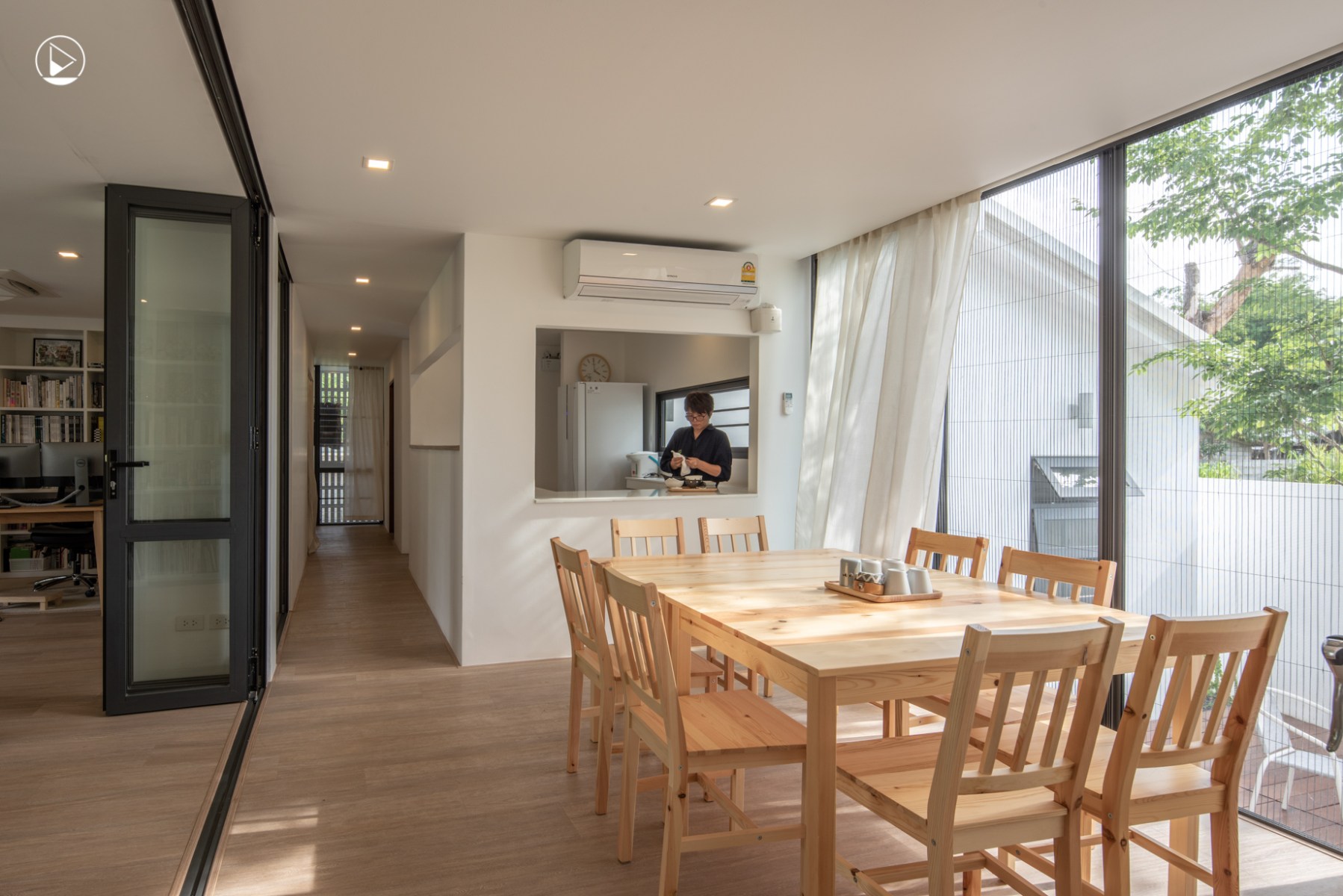 House 939 บ้านกล่องสีขาวของสองสถาปนิกที่ออกแบบเพื่อตอบสนองวิถีชีวิตแสนธรรมดา - Dsign Something