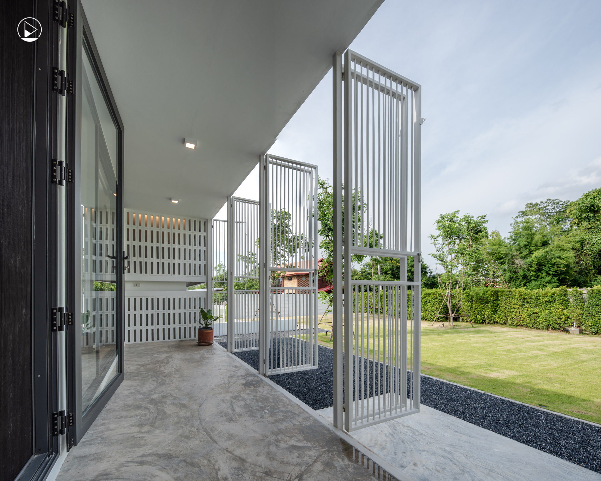 House 939 บ้านกล่องสีขาวของสองสถาปนิกที่ออกแบบเพื่อตอบสนองวิถีชีวิตแสนธรรมดา - Dsign Something