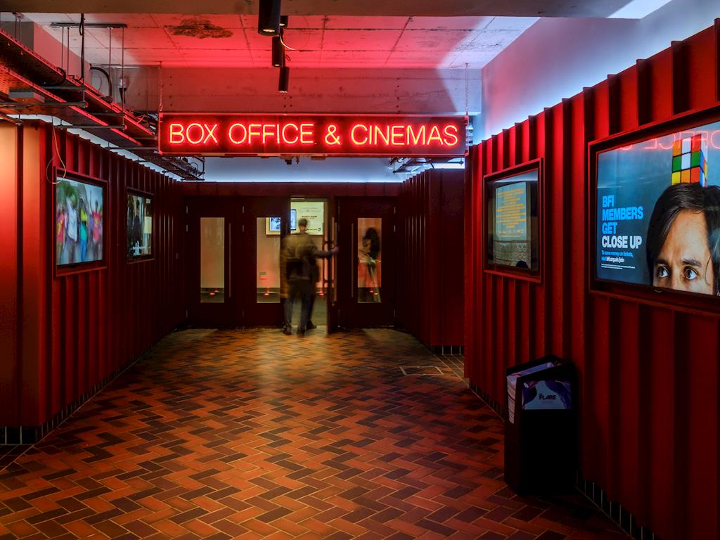 BFI Riverfront ดีไซน์ใต้ซอกสะพานที่คว้ารางวัลสถาปัตยกรรมยอดเยี่ยมบนเกาะ ...