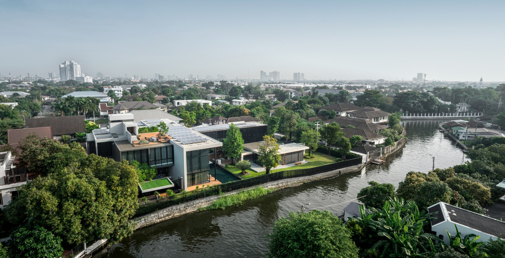 P30 House บ้านสไตล์โมเดิร์นที่หยิบสเปซจากโรงแรมหรูมาใช้ในการออกแบบ - Dsign Something