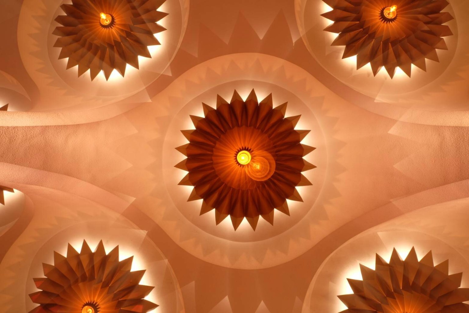 รู้จักกับ FOS Lighting Design Studio นักออกแบบผู้อยู่เบื้องหลังงานแสดงแสงไฟบนหอเก็บน้ำ ‘ประปา ...