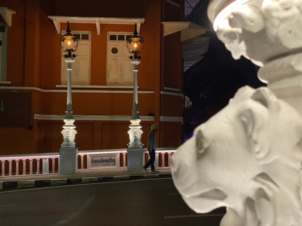 รู้จักกับ FOS Lighting Design Studio นักออกแบบผู้อยู่เบื้องหลังงานแสดงแสงไฟบนหอเก็บน้ำ ‘ประปา ...