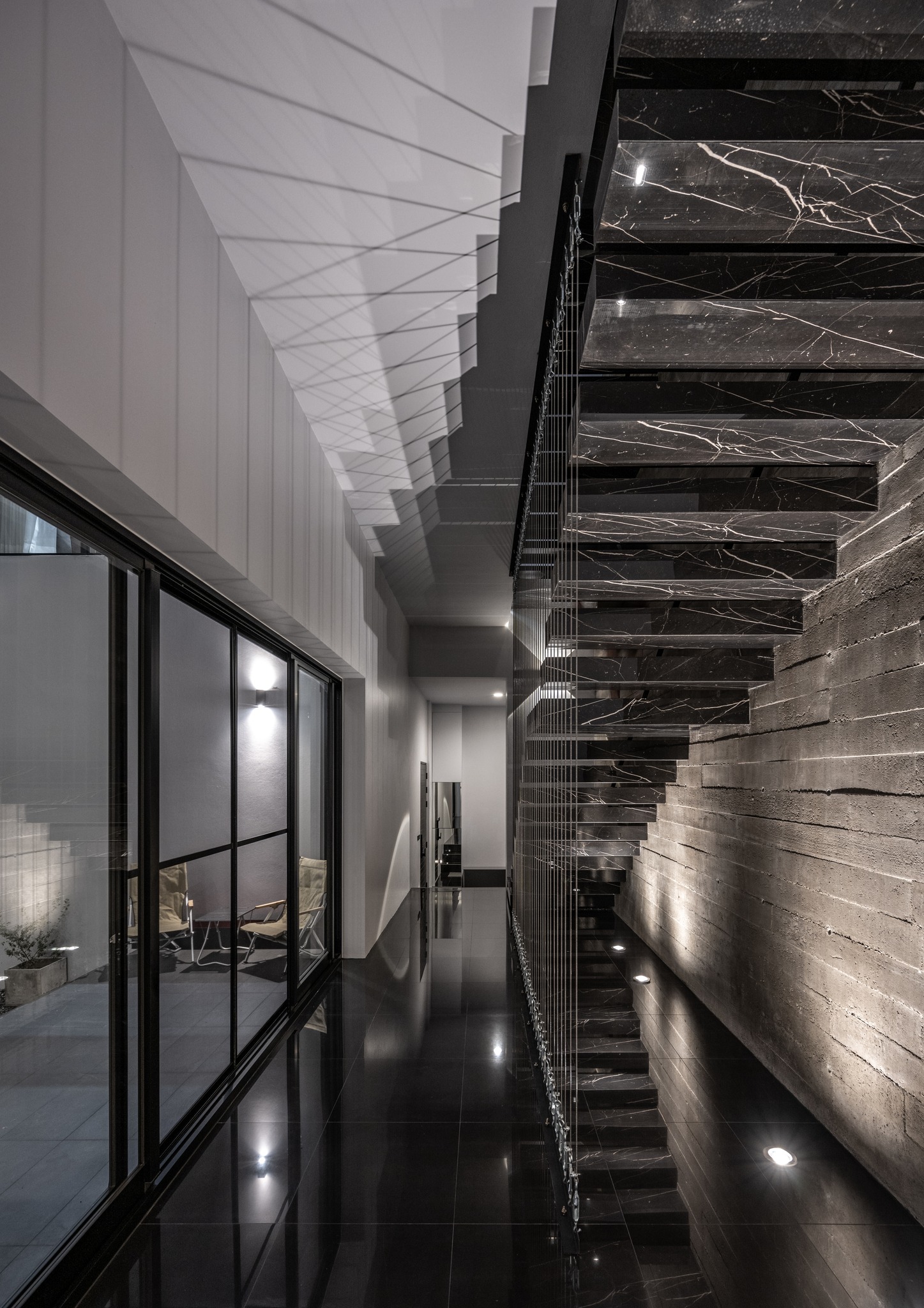 CONCRETE CAVE บ้านปิดนอก-เปิดในที่สร้างความลึกลับแต่ยังโปร่งโล่งอยู่ ...