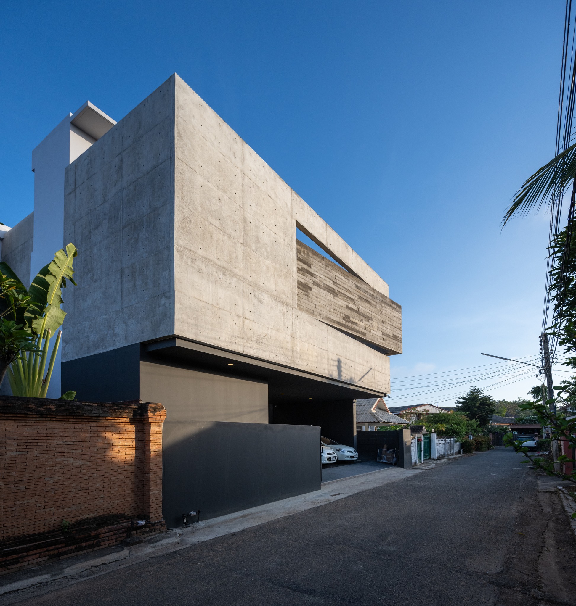 CONCRETE CAVE บ้านปิดนอก-เปิดในที่สร้างความลึกลับแต่ยังโปร่งโล่งอยู่ ...