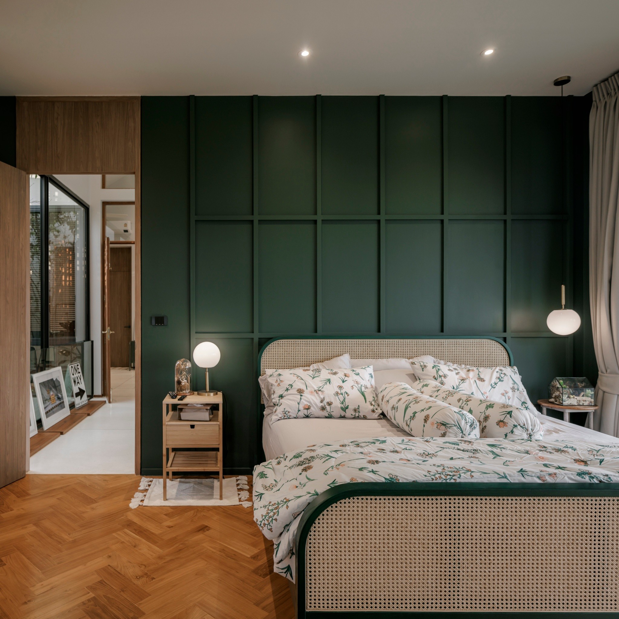 Dot. House. A house that draws on colors and furniture lines for design ...