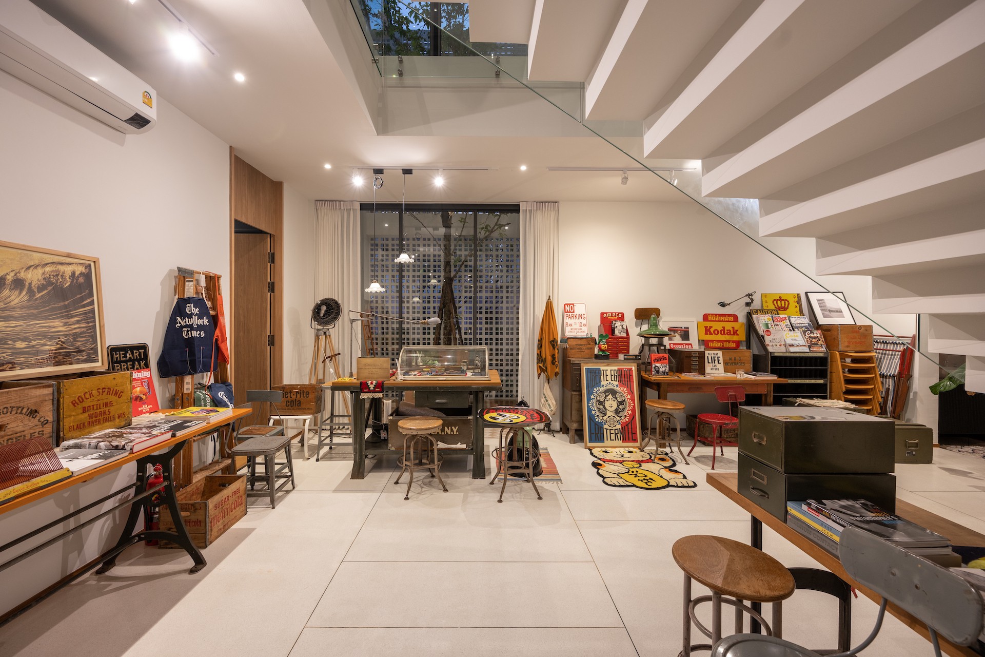 Dot. House. A house that draws on colors and furniture lines for design ...