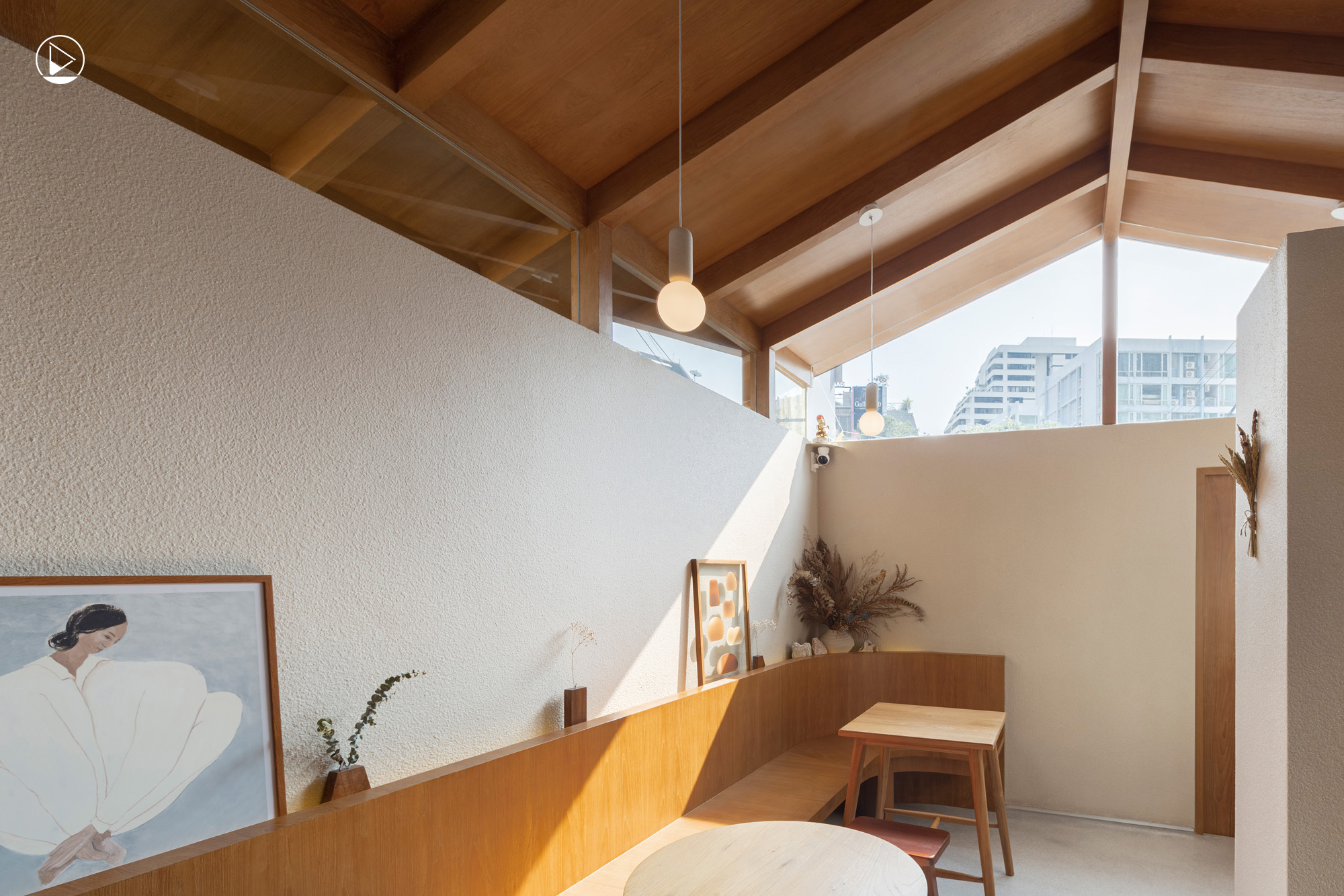 Mindmade คาเฟ่ 50 ตารางเมตร ปิดนอกแต่เปิดในเพื่อใช้ประโยชน์จากแสงธรรมชาติ - Dsign Something