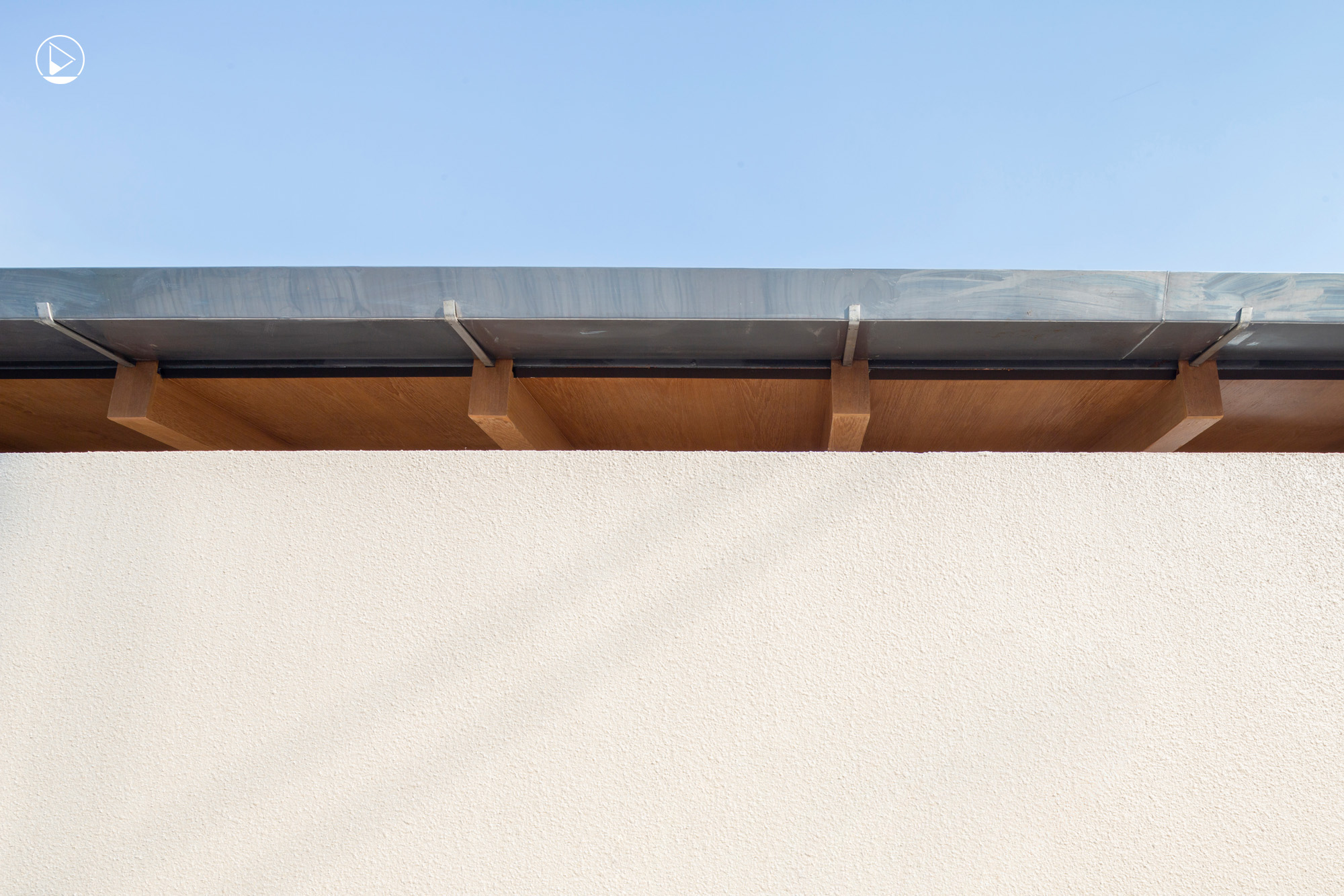 Mindmade คาเฟ่ 50 ตารางเมตร ปิดนอกแต่เปิดในเพื่อใช้ประโยชน์จากแสงธรรมชาติ - Dsign Something