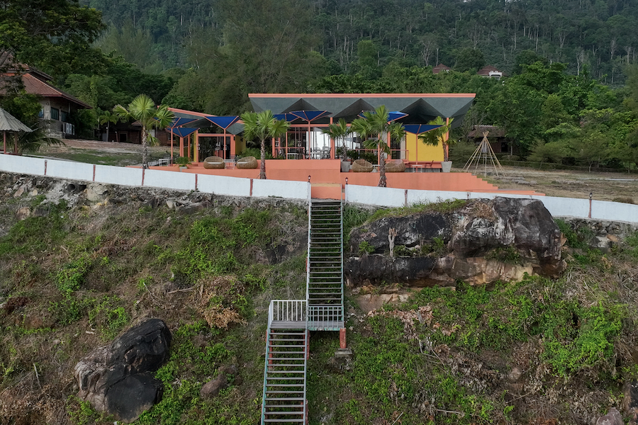 The Cliff Cafe คาเฟ่จ.ตราด เมืองครึ่งร้อยเกาะที่ถ่ายทอดผ่านโครงสร้างร่ม ...