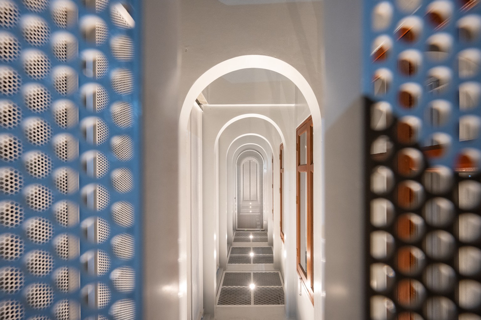 CHUB CHUB HOUSE จากเรือนพื้นถิ่นภาคใต้ สู่บ้านหลังใหม่ที่ดูหนักแน่น ร่วมสมัย แต่แฝงความคุ้นเคย ...