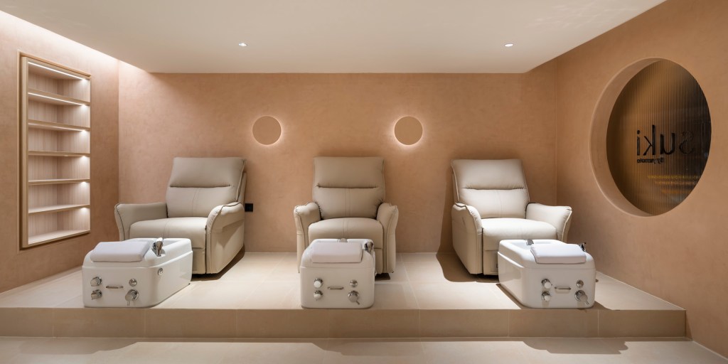 Tsuki ร้านเสริมสวย ที่มีบรรยากาศ เสมือน ดวงจันทร์ - Design Makes A ...