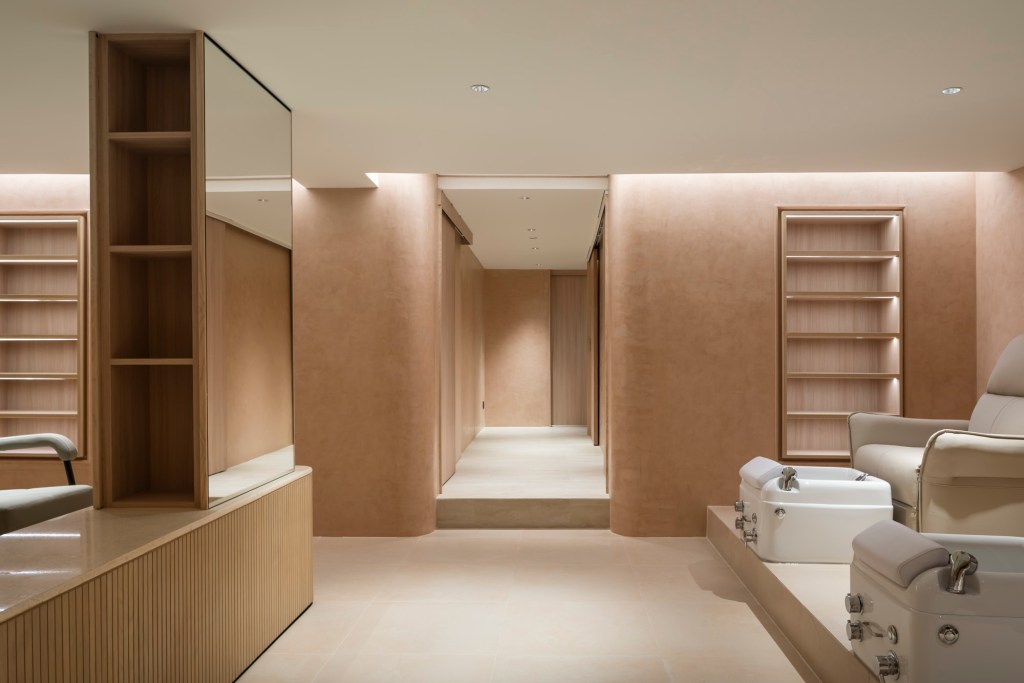 Tsuki ร้านเสริมสวย ที่มีบรรยากาศ เสมือน ดวงจันทร์ - Design Makes A ...