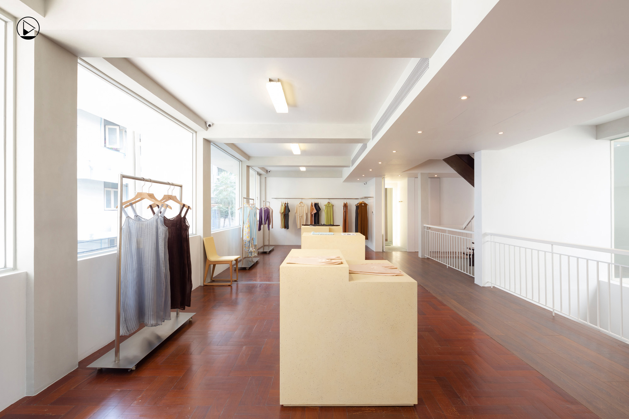 Gongdid Design โชว์รูมเสื้อผ้ามินิมอล สัญชาติไทย สไตล์เกาหลี - Design Makes A Better Life.