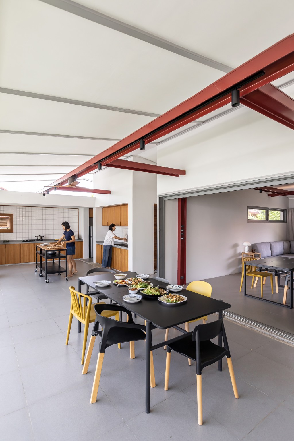 EE House ดีไซน์ที่ไม่ปล่อยให้ถนนรกร้าง คั่นกลางระหว่างบ้านพี่บ้านน้อง - Dsign Something