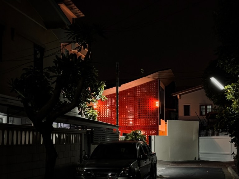 Red House สิ่งปลูกสร้างส่วนต่อขยายสีแดง ที่ประยุกต์ใช้แนวคิดจากบ้านจีนทางตอนใต้ - Dsign Something