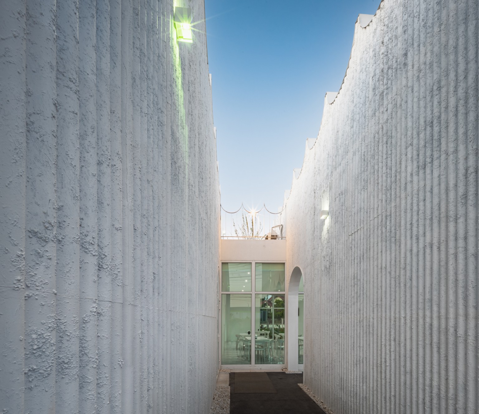 Sea The Sun Cafe ที่ปัตตานี ซึ่งมี SPACE & FORM เชื่อมโยงกับทะเล ผ่าน ...