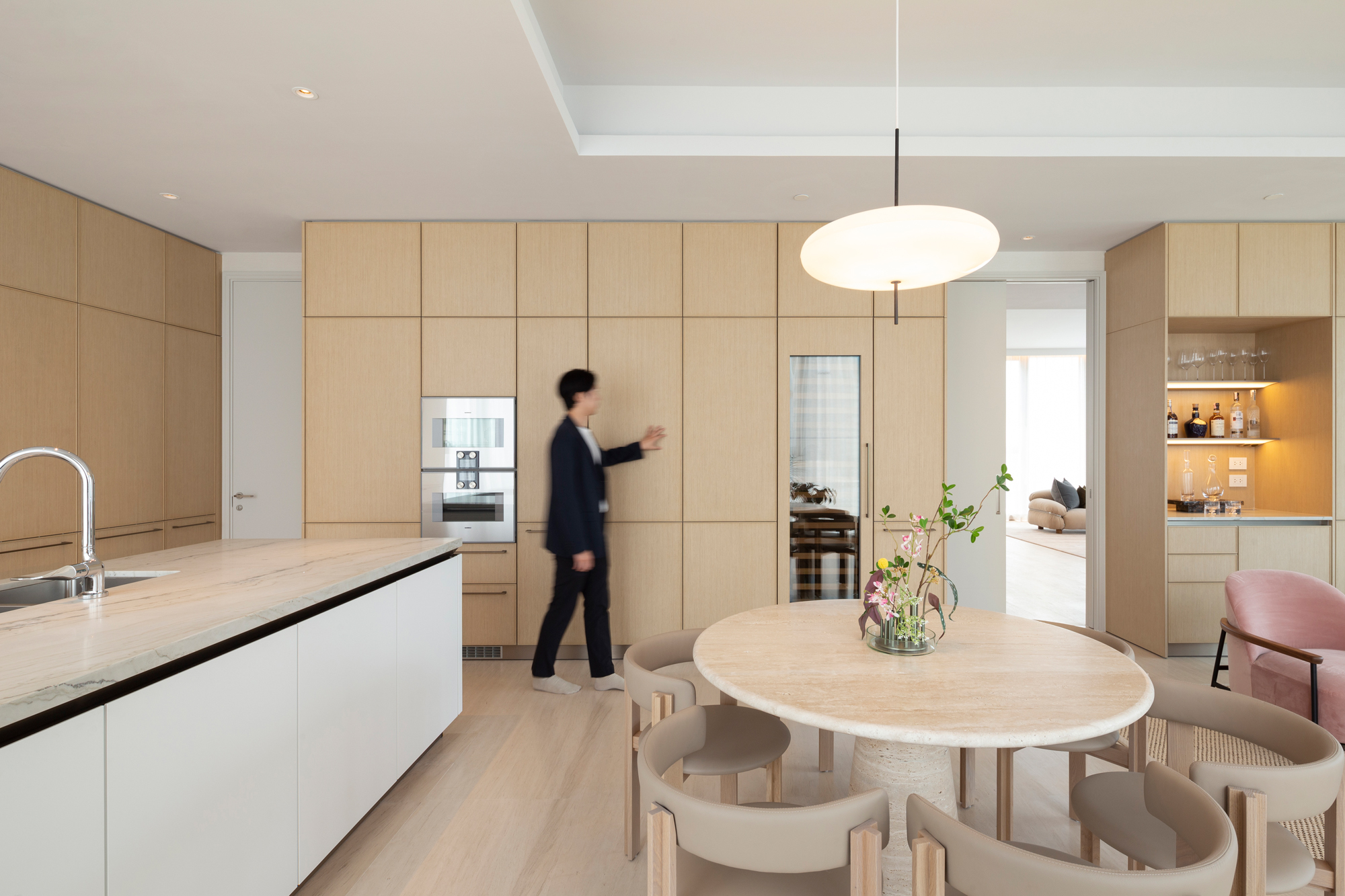 สัมผัสความพิถีพิถันระดับโลกที่ซ่อนอยู่ในเฟอร์นิเจอร์ Thomas Juul-Hansen ...